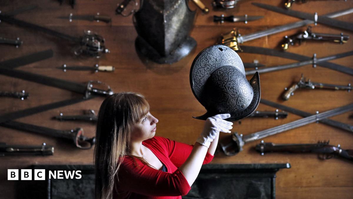 Sir Walter Scott's treasures return to Abbotsford House - BBC News
