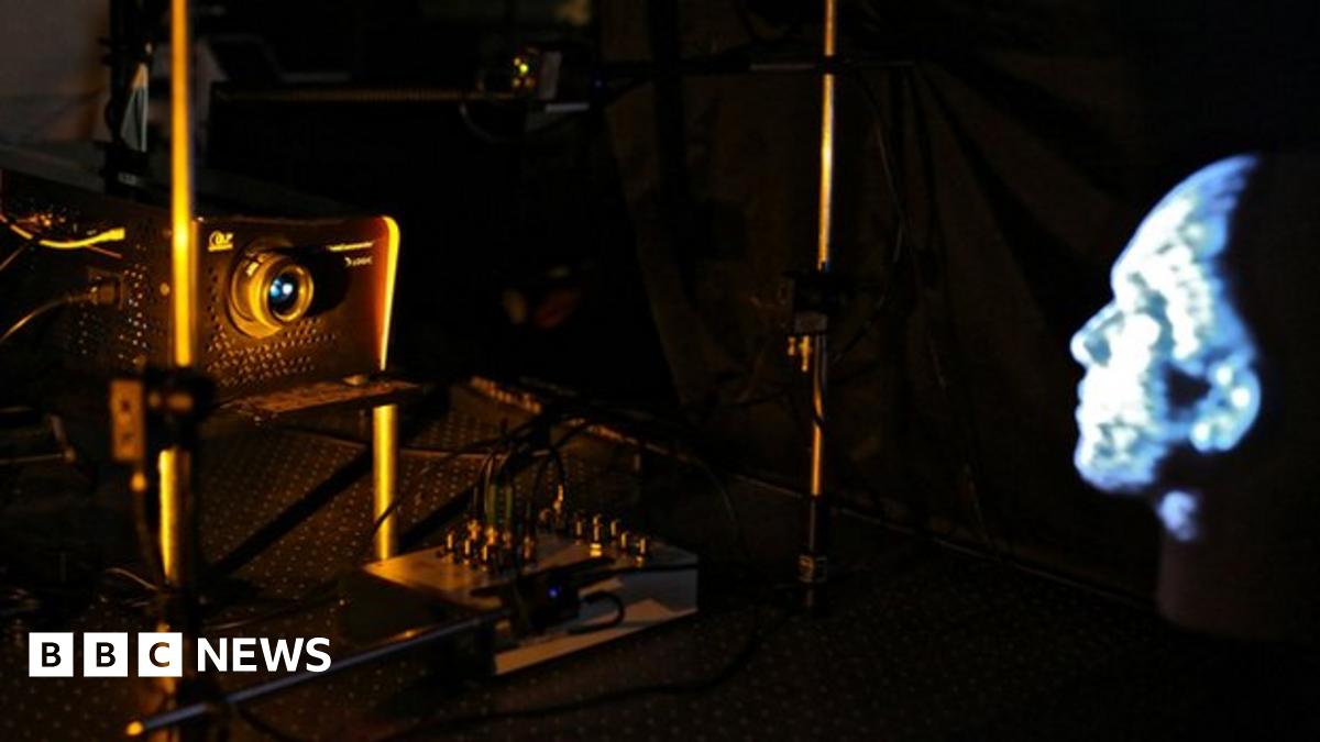 Glasgow scientists create single-pixel camera for 3D images - BBC News