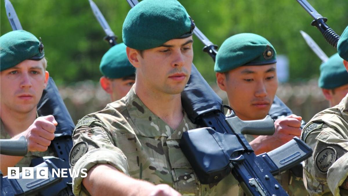In pictures: 40 Commando medals ceremony - BBC News