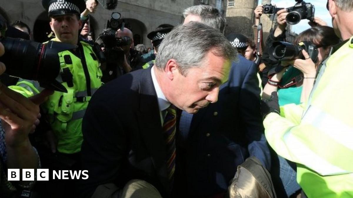 Farage swarmed by angry protesters in Edinburgh - BBC News