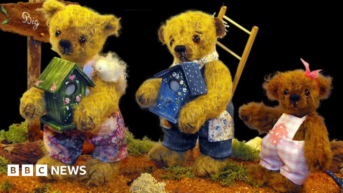 In pictures: National Teddy Bear Artists Awards - BBC News
