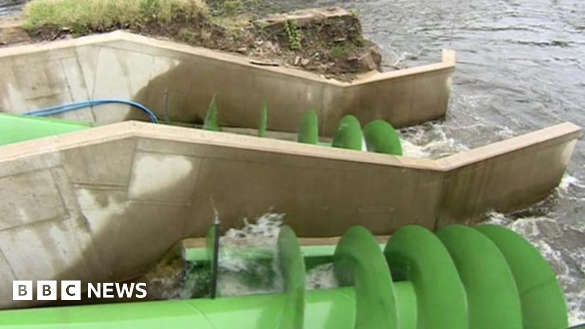 Stockport hydro-electric screws on River Goyt opened - BBC News