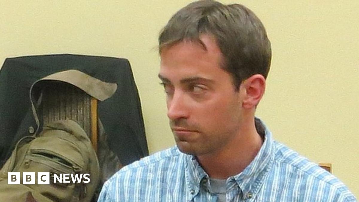 US spy-row diplomat Ryan Fogle 'leaves Russia' - BBC News