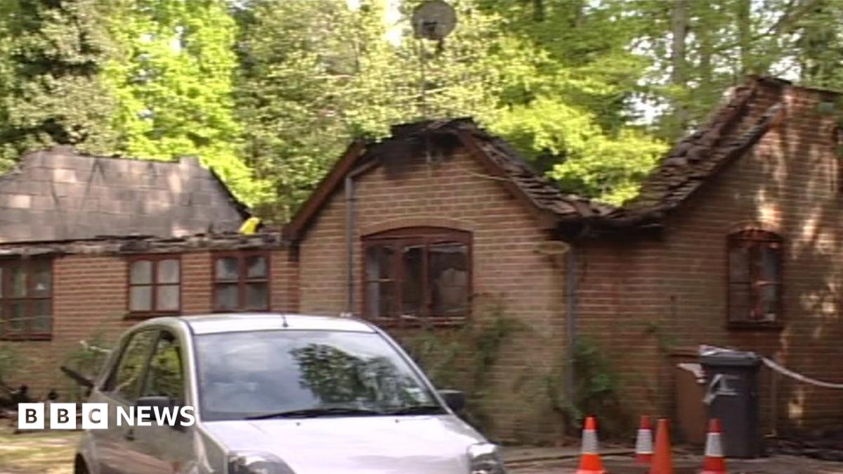 Hampshire Police investigate bungalow fire near Romsey - BBC News