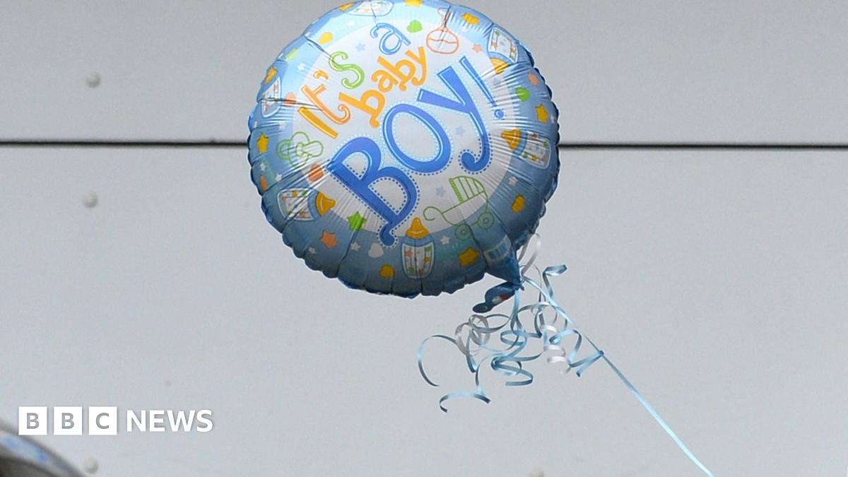 Wayne Rooney's baby Klay and the trend for K-names - BBC News