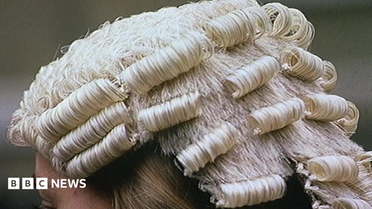 Jersey's government 'needs to help' with legal aid - BBC News