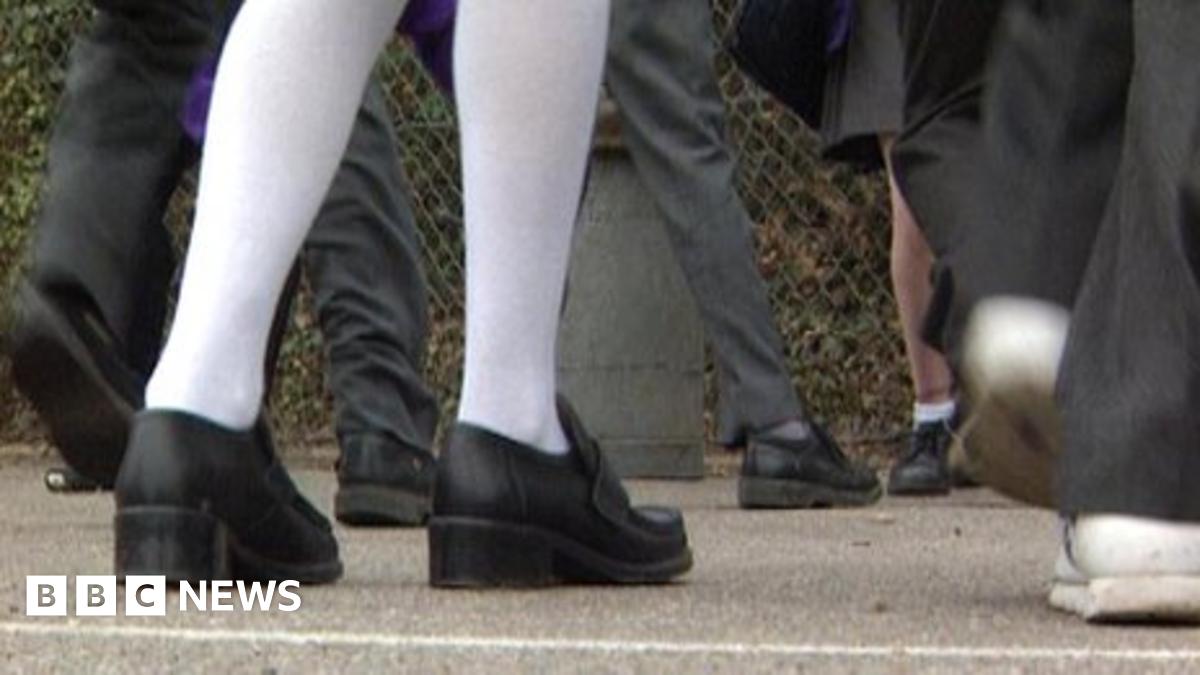 Pingle School in Swadlincote put in special measures - BBC News