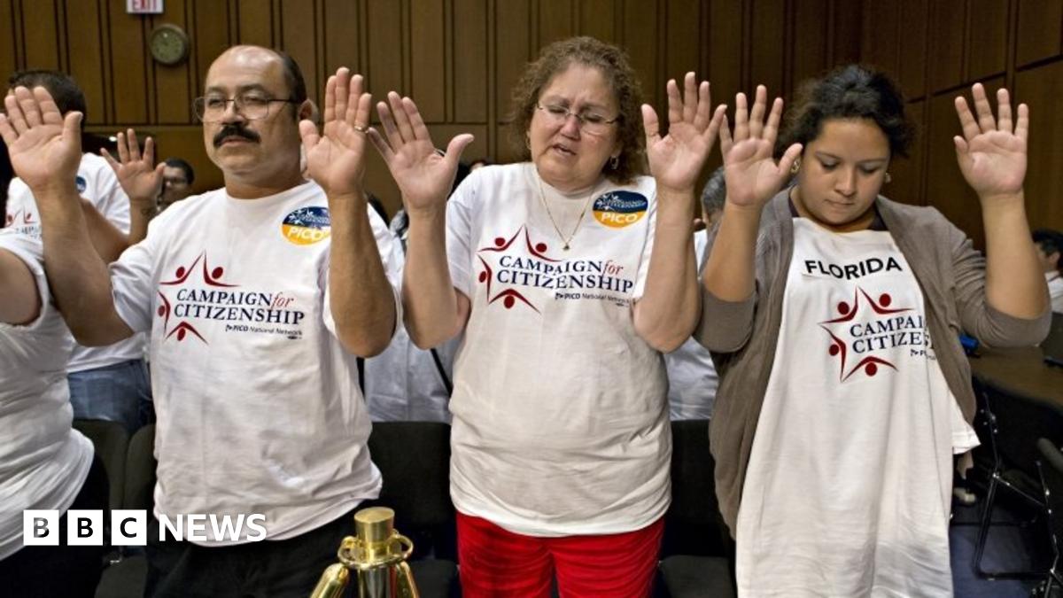 The human traffic jam - BBC News