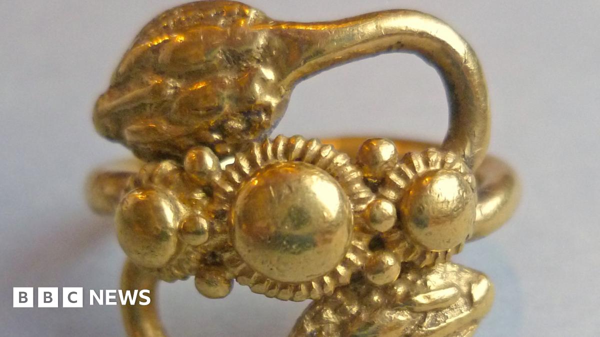 Backworth Hoard of Roman treasures home after 200 years - BBC News