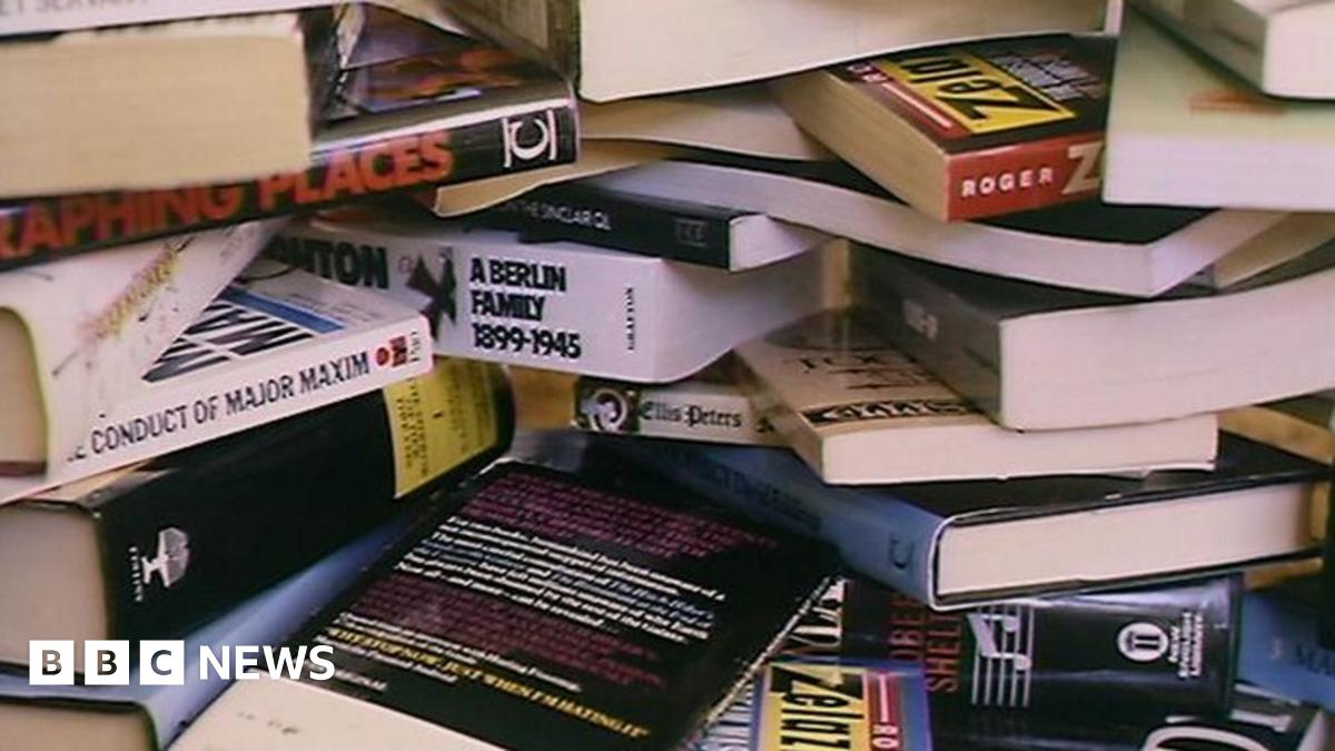 Moray library closures: Campaign group in legal challenge - BBC News