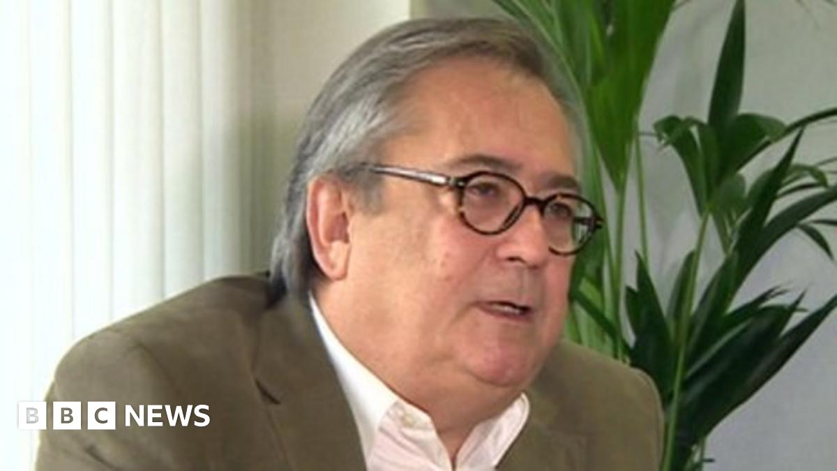 Cleared diplomat John Yapp criticises Foreign Office - BBC News