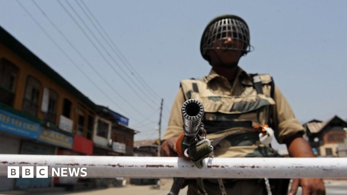 Indian soldiers killed in Kashmir 'militant' ambush - BBC News