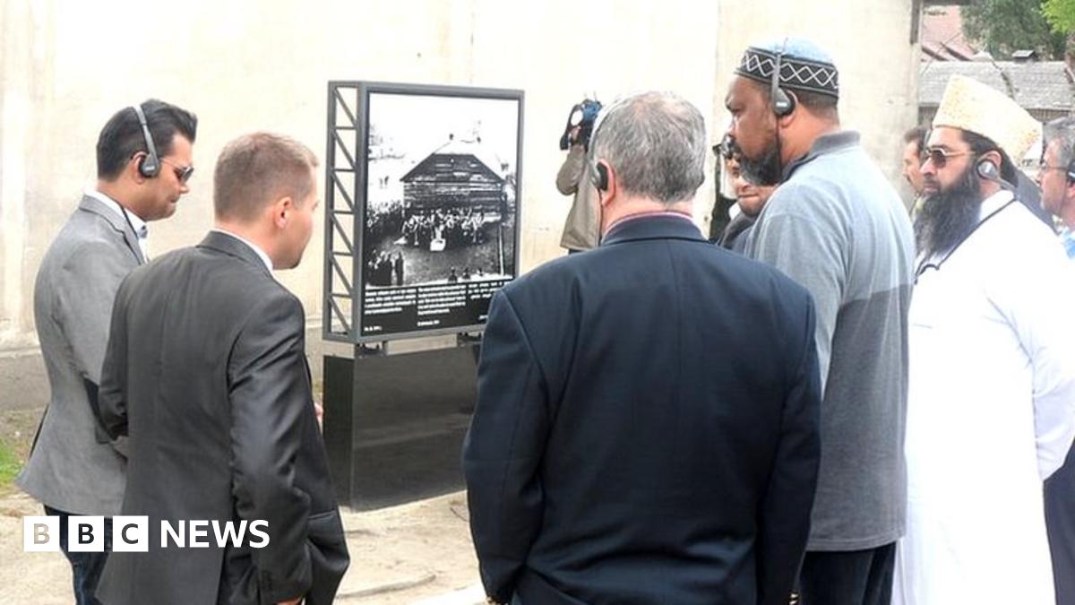 Muslim leaders' Auschwitz visit boosts Holocaust knowledge - BBC News