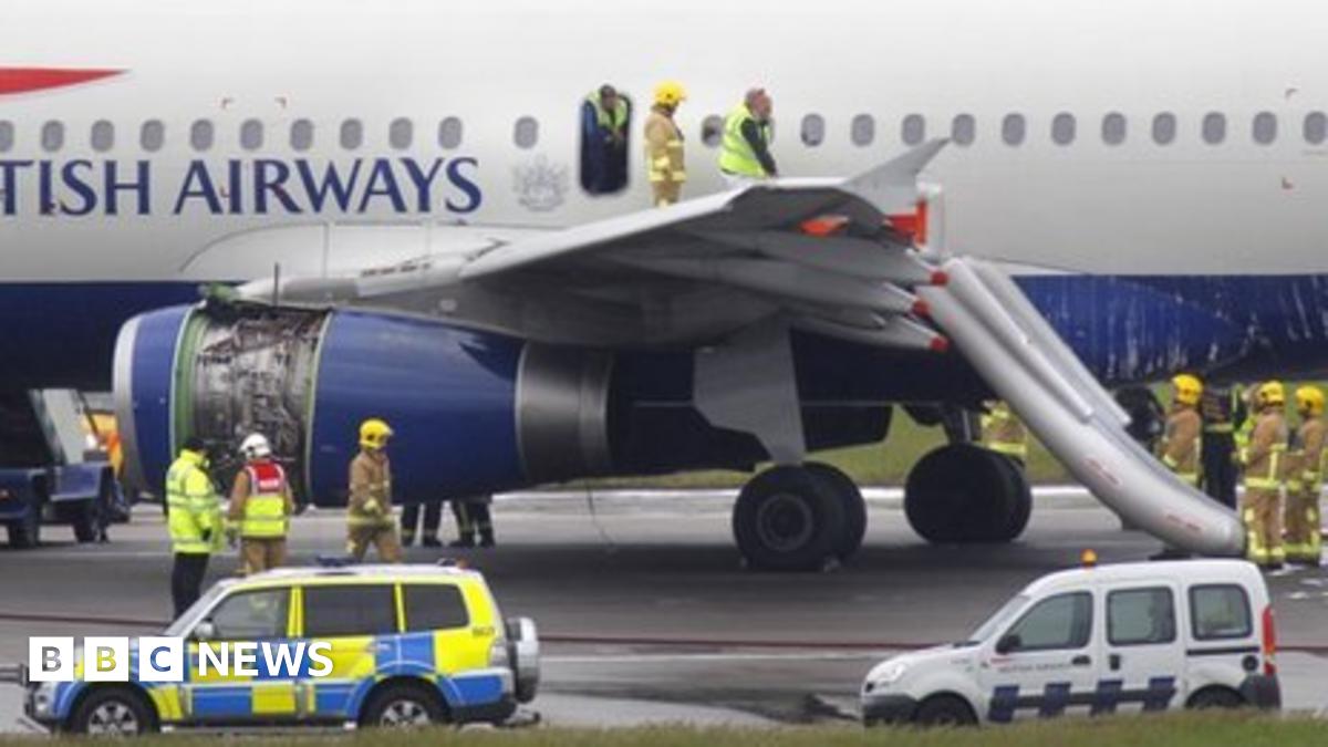 Plane 'fire' closes Heathrow runways - BBC News