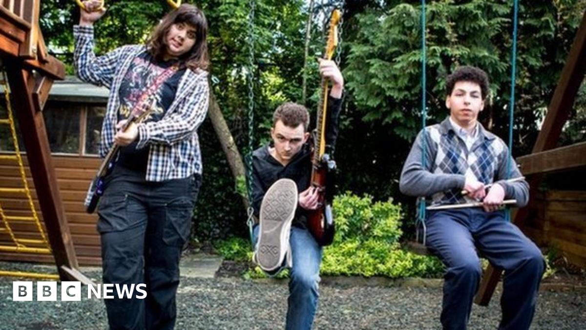 Autism rock band The AutistiX go on tour to Spain - BBC News