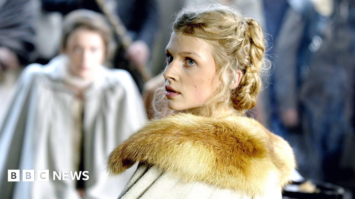 Leading ladies: The many faces of Mary, Queen of Scots - BBC News