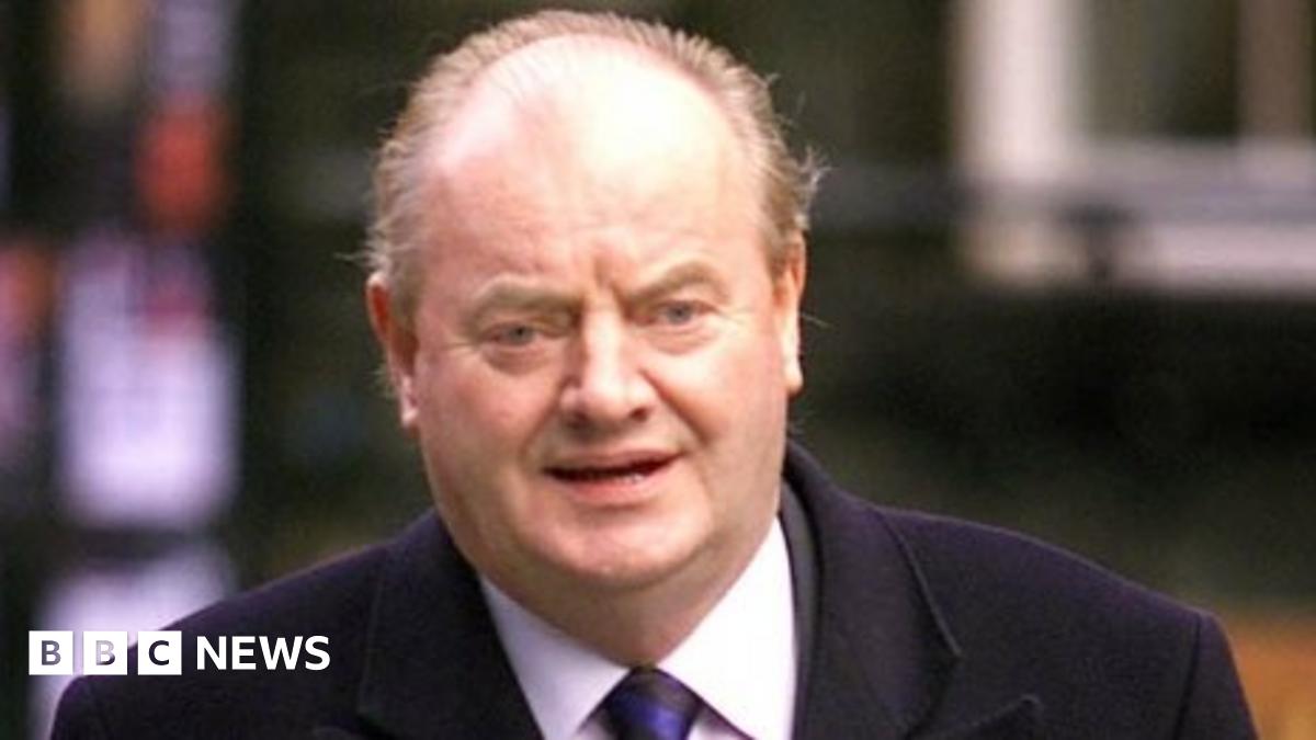 Former Glasgow Labour MP Jimmy Wray dies - BBC News