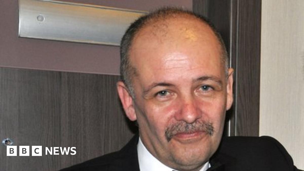 Morden Ladbrokes murder: Hammer killer jailed - BBC News