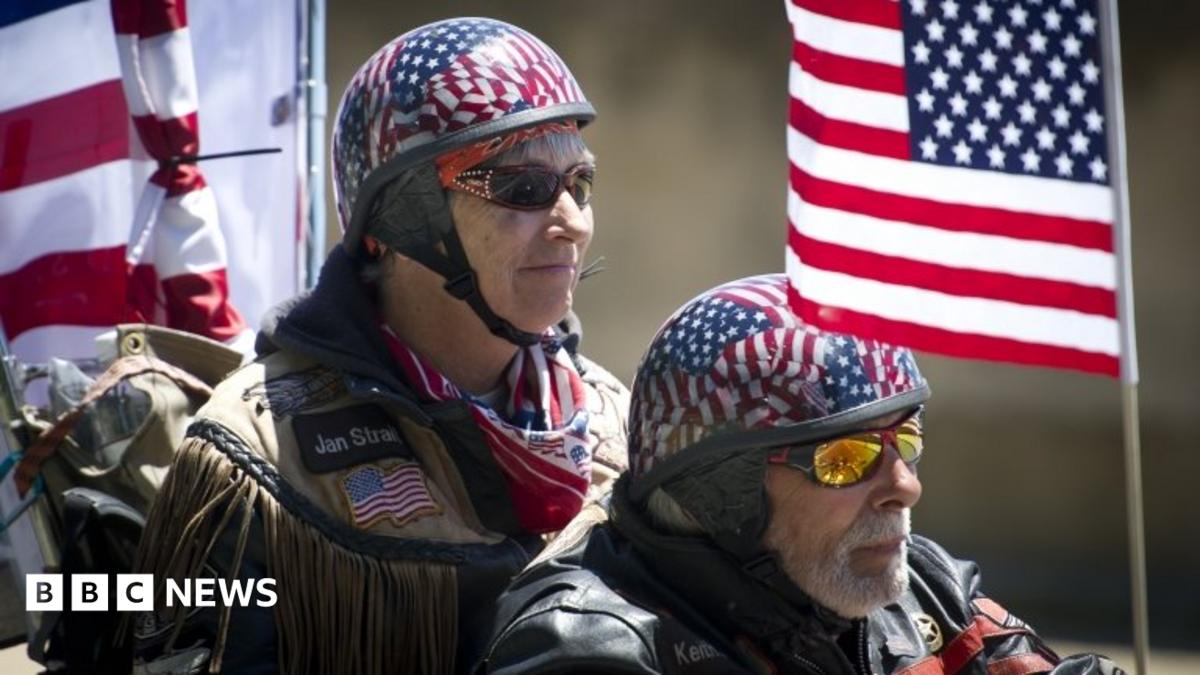US honours war dead on Memorial Day - BBC News