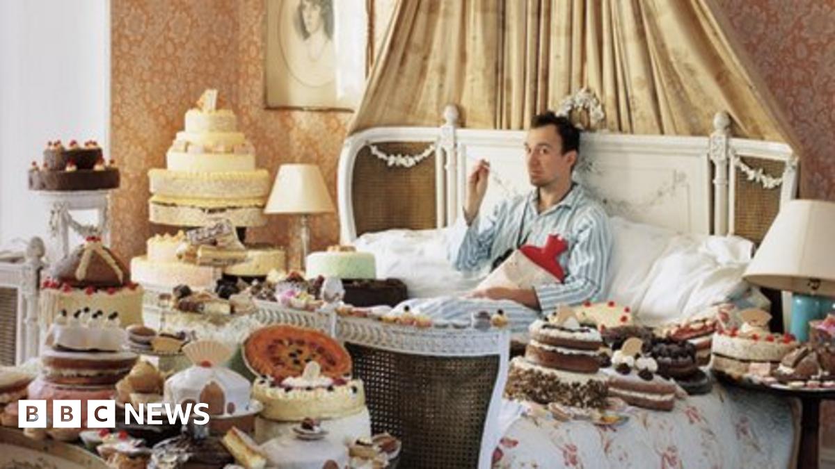 In pictures: Tim Walker's Dreamscapes exhibition - BBC News