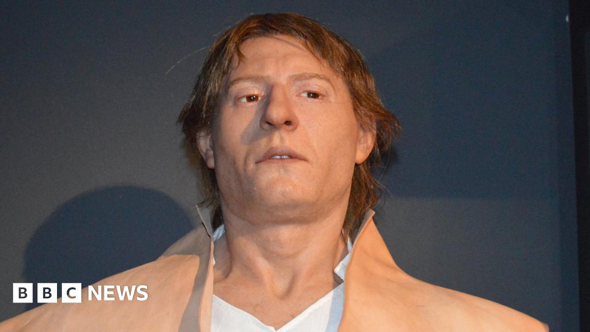 In pictures: Life and death on the Mary Rose - BBC News