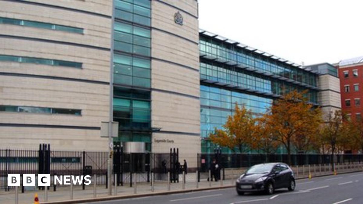 'IRA gang' tried to blackmail businessman - BBC News