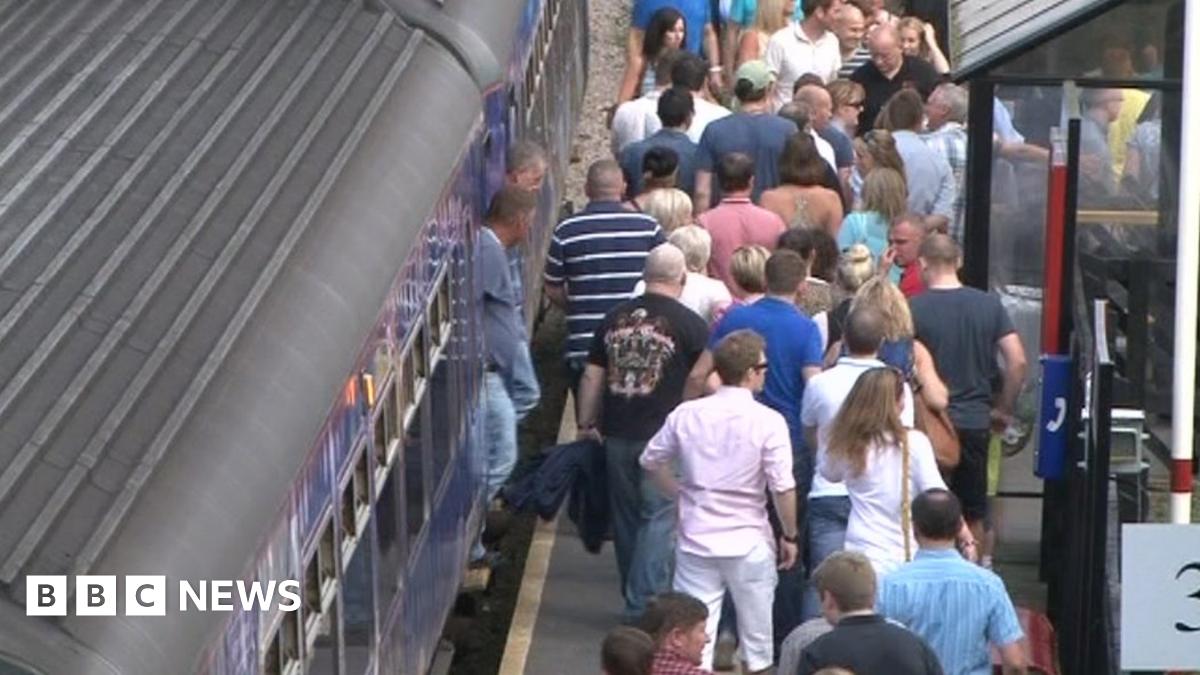 Transpennine Real Ale Trail discourage stag and hen parties - BBC News