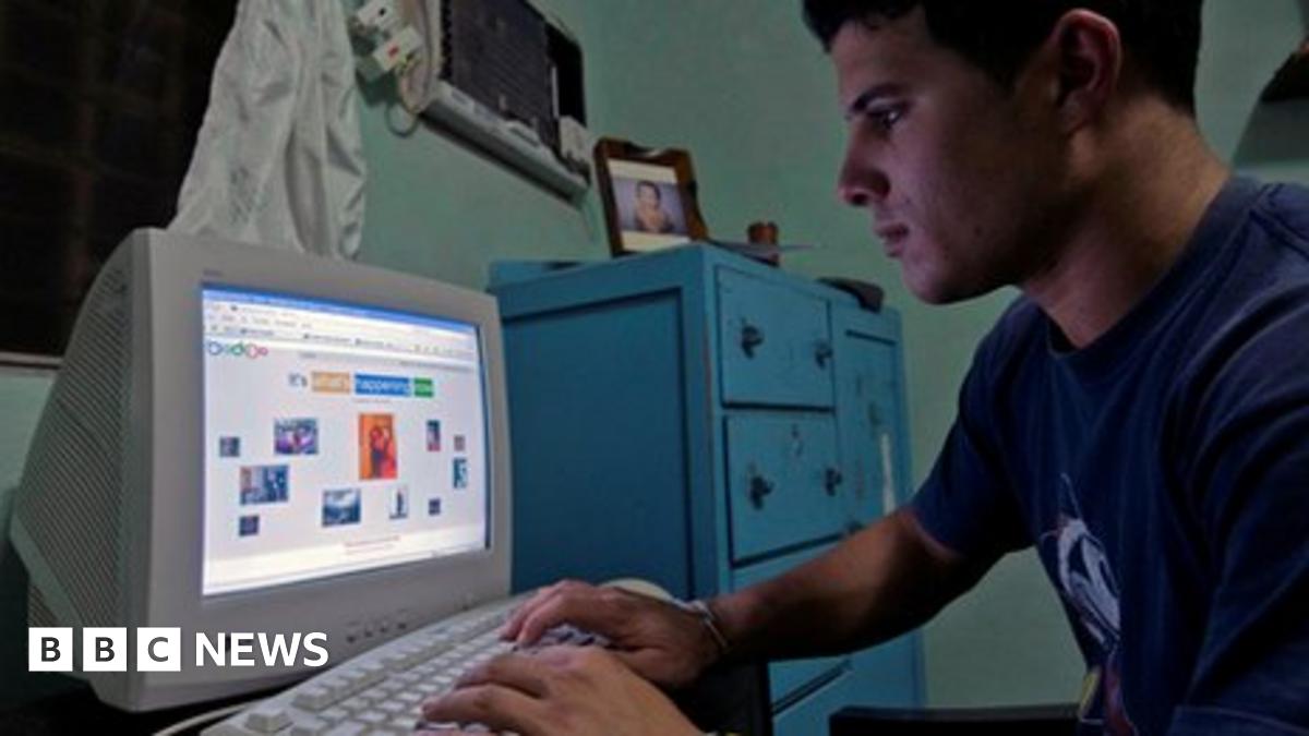 Cuba 'to offer' limited public internet access - BBC News