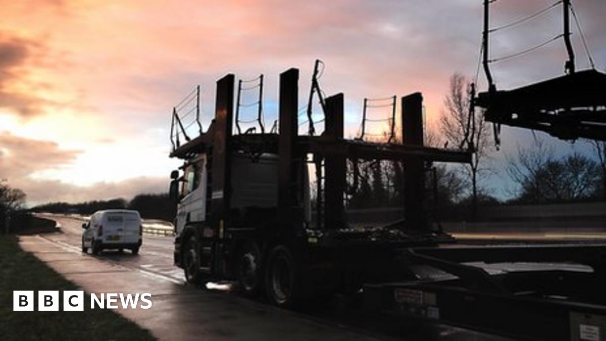 A12 lorry overtaking ban plan at Essex County Council - BBC News