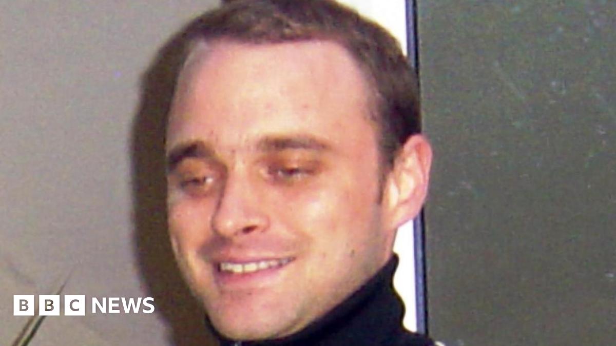 Image of missing ferry passenger Richard Fearnside released - BBC News