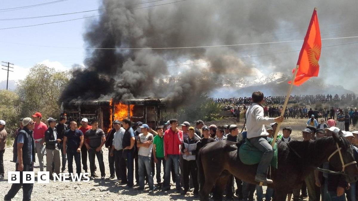 In pictures: Kyrgyzstan gold mine protests - BBC News