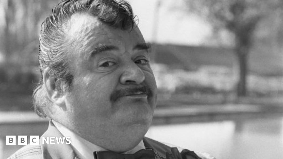 Funeral for Hi-de-Hi! star Paul Shane - BBC News