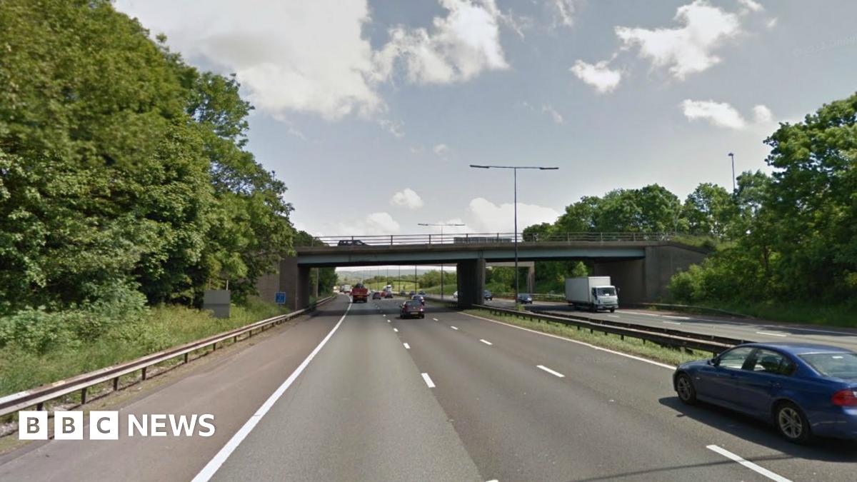 £1.5m for Greater Manchester M62 safety upgrade - BBC News