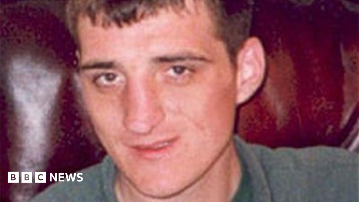 Darren Manders murder: Police renew appeal 10 years on - BBC News
