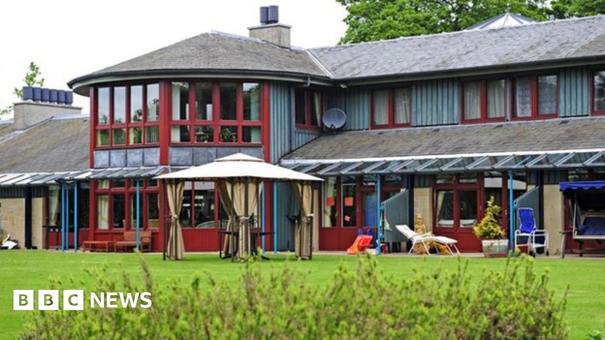 CHAS and Scottish Opera 'on song' to mark anniversary - BBC News