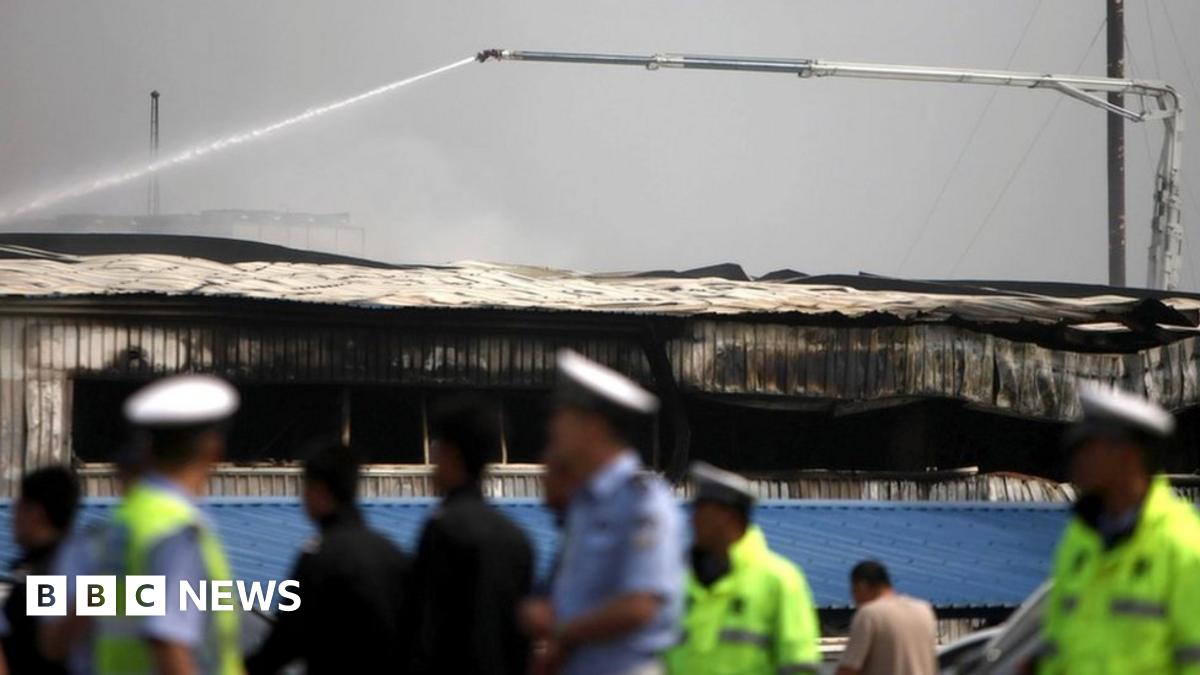 In pictures: China factory fire - BBC News