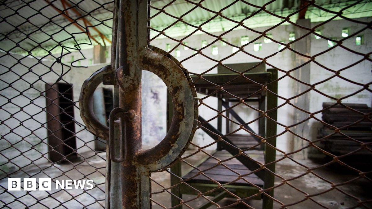 In pictures: Colombian prison island - BBC News