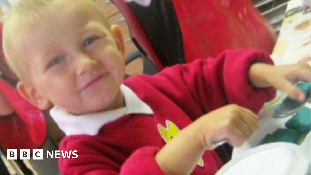 Daniel Pelka murder case: Parents 'deliberately starved son' - BBC News