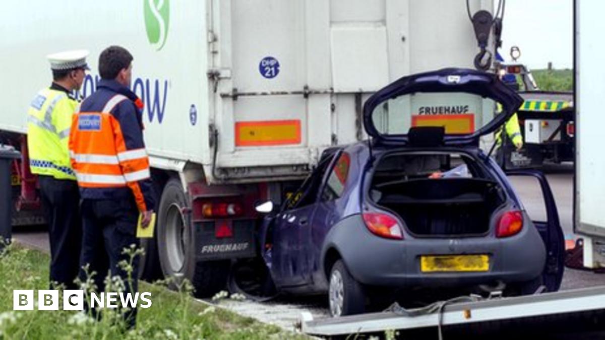 Car driver dies after collision with stationary A90 lorry - BBC News