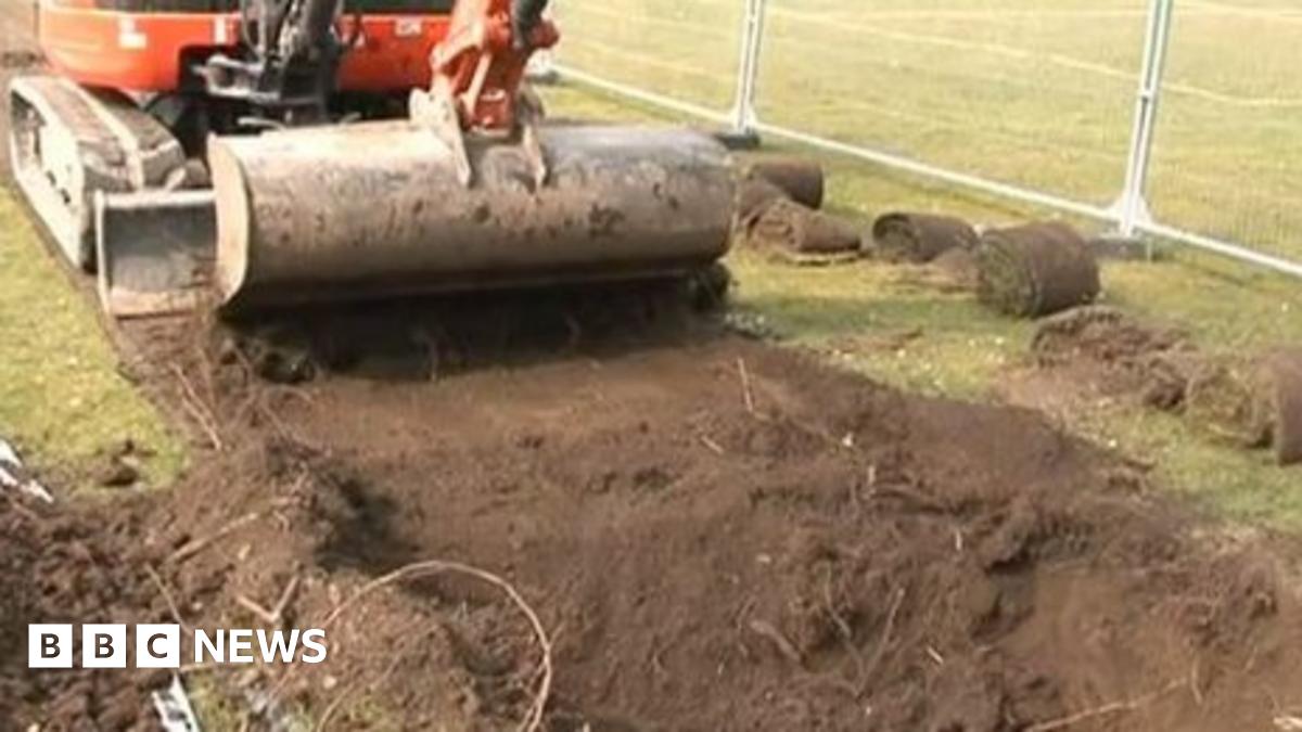 Derby archaeologists dig for Roman fort - BBC News