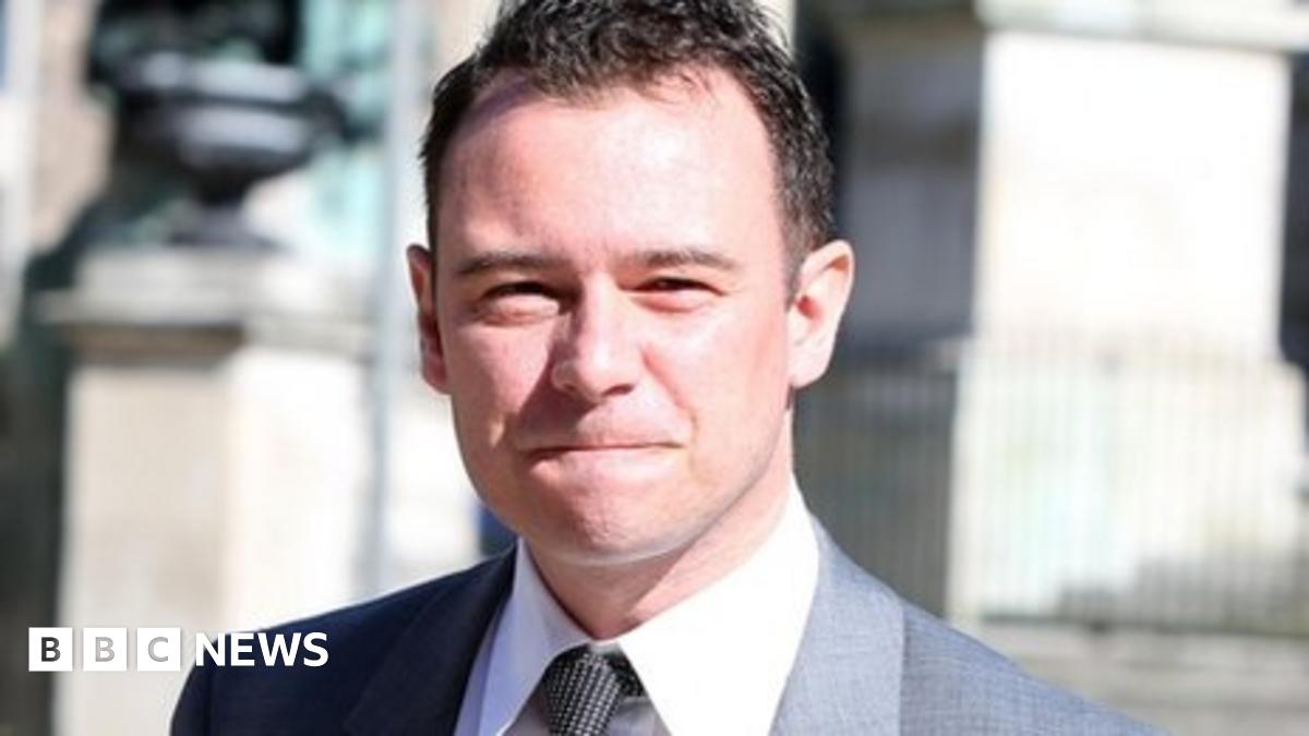 Coronation Street actor Andrew Lancel 'lured' boy into bedroom, court ...