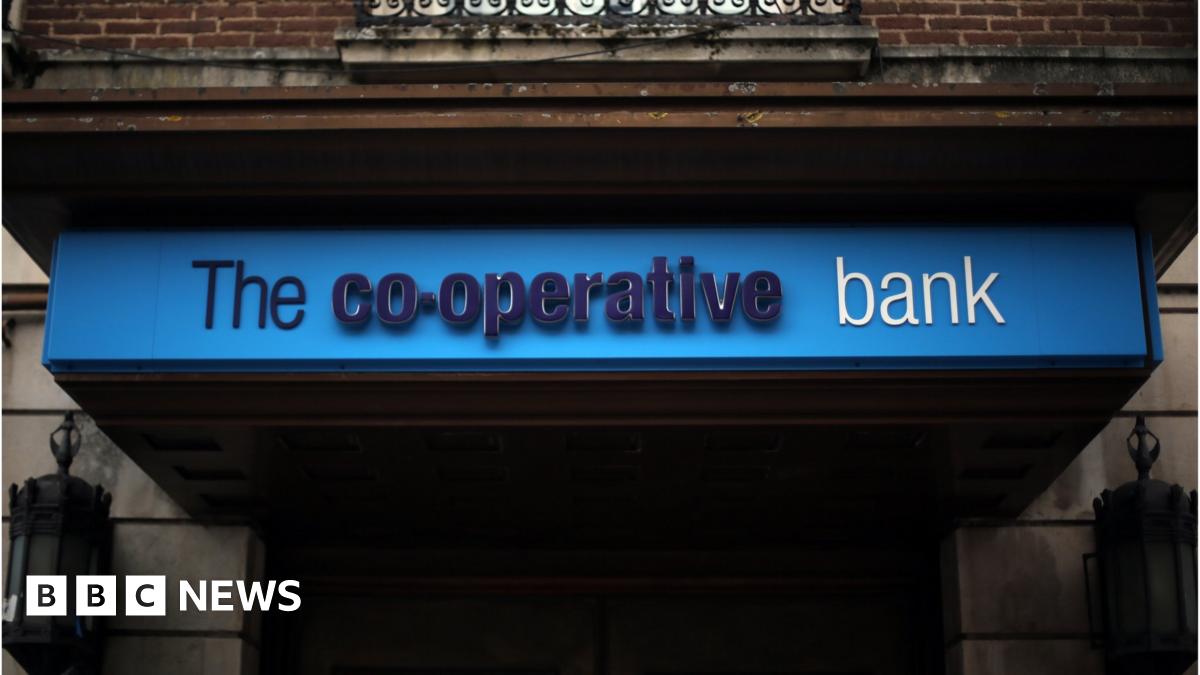 Co-op Bank boss Richard Pym to head Allied Irish Banks - BBC News