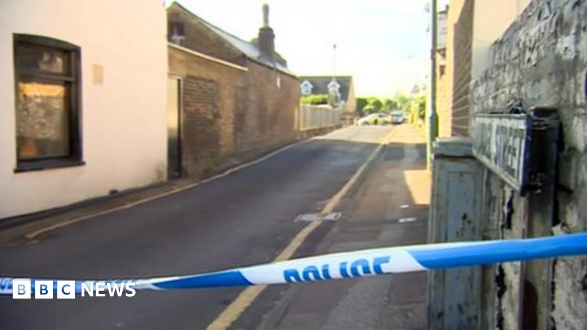 Maidstone shooting: Two arrested after man shot in chest - BBC News