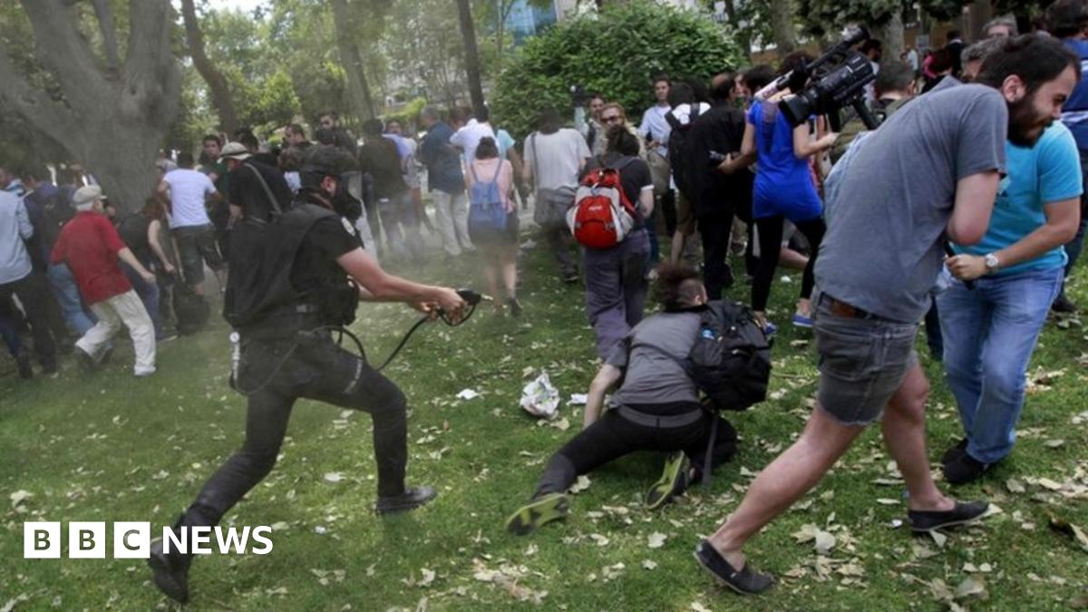 Q&A: Protests in Turkey - BBC News