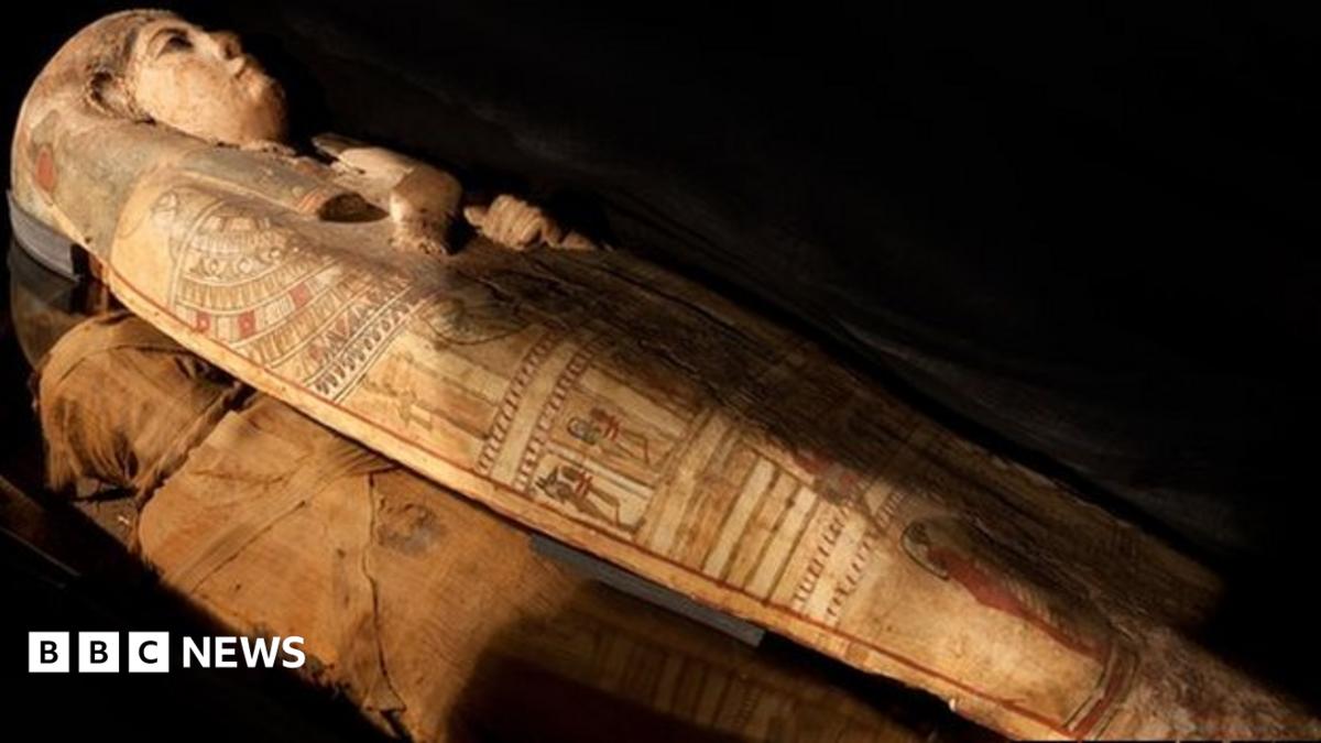 Scientists to scan Perth mummy 3,000 years after death - BBC News