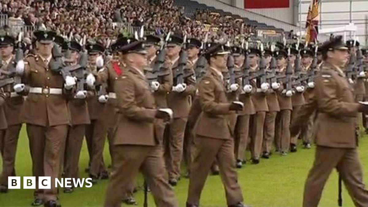Mercian Regiment gets new colours - BBC News