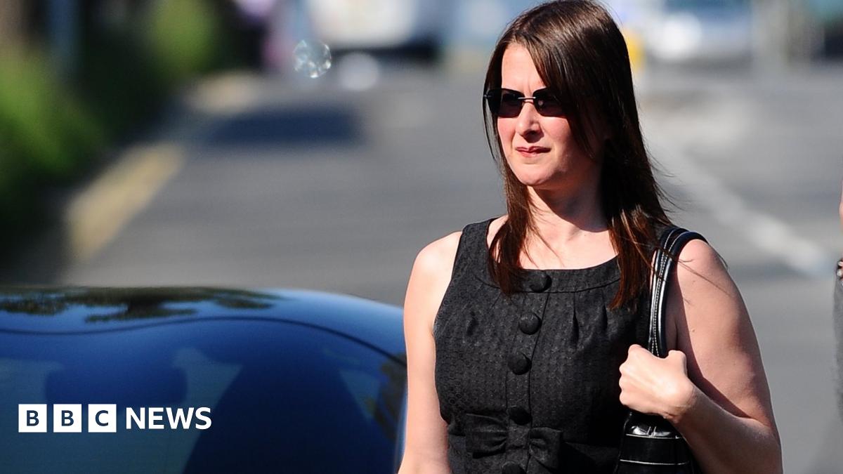 'Too drunk' ex-policewoman cleared of burglary - BBC News