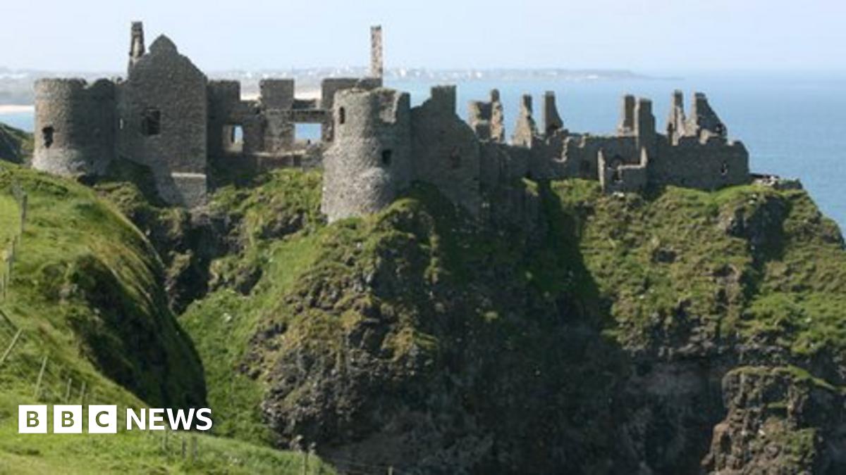 Van Morrison to perform at Dunluce Castle concert - BBC News