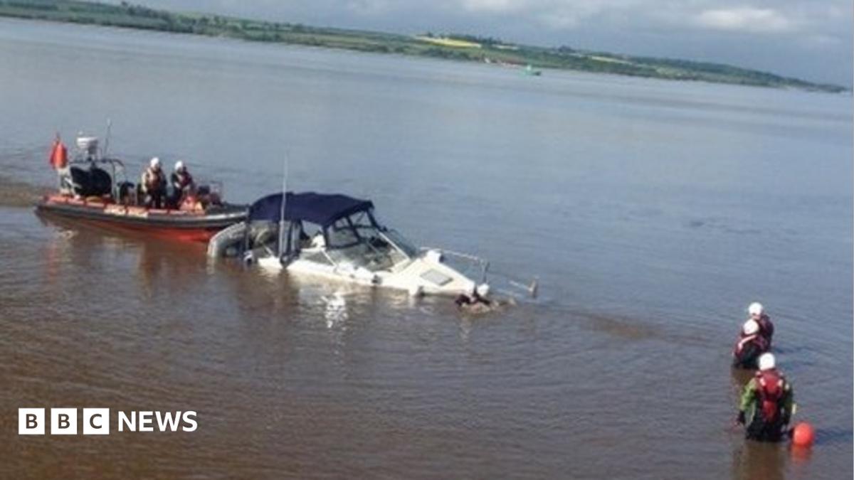 Humber Rescue saves crew of sinking cabin cruiser - BBC News