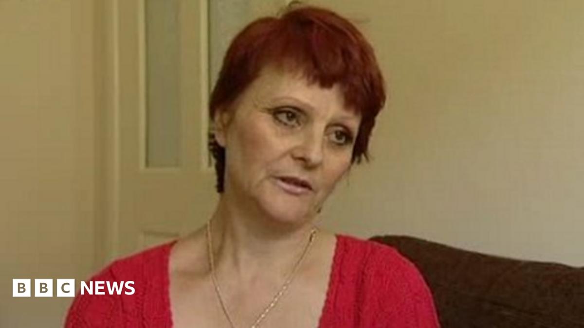 Debbie Brewer death: Cancer campaigner 'inspirational' - BBC News